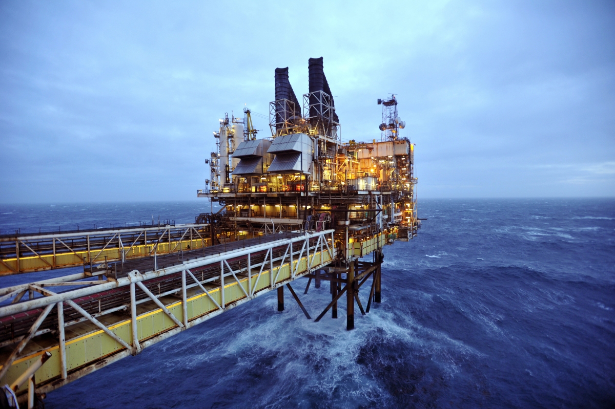 Ways to Clean Up Oil Spills - amtiss - Heavy Equipment Maintenance Solution
